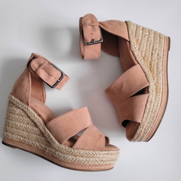 Universal Thread | Shoes | Universal Thread Wedge Sandals | Poshmark
